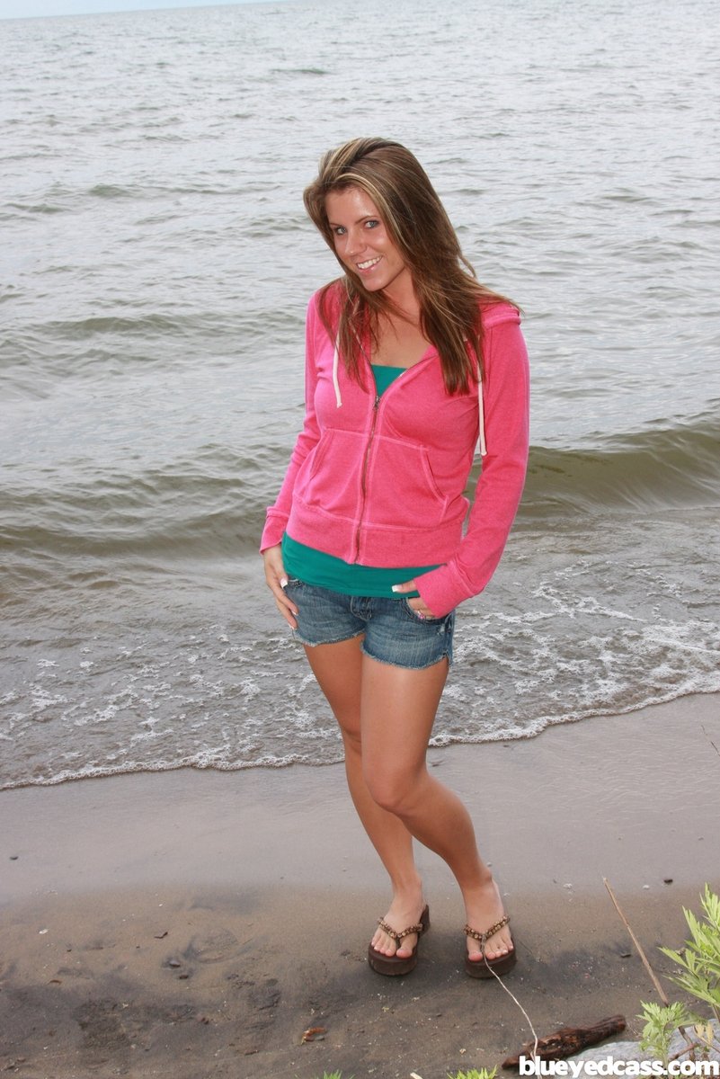 Blu Eyed Cass In Pink Bikini